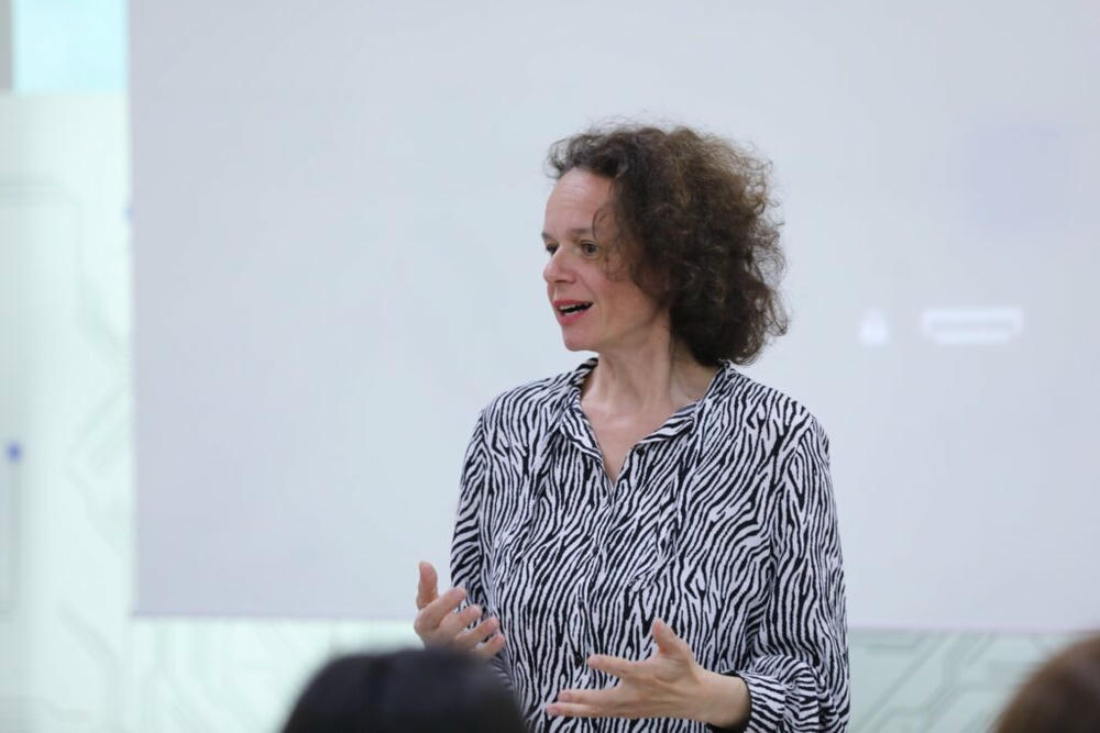 Professor from the University in Skopje delivers lecture to the ...